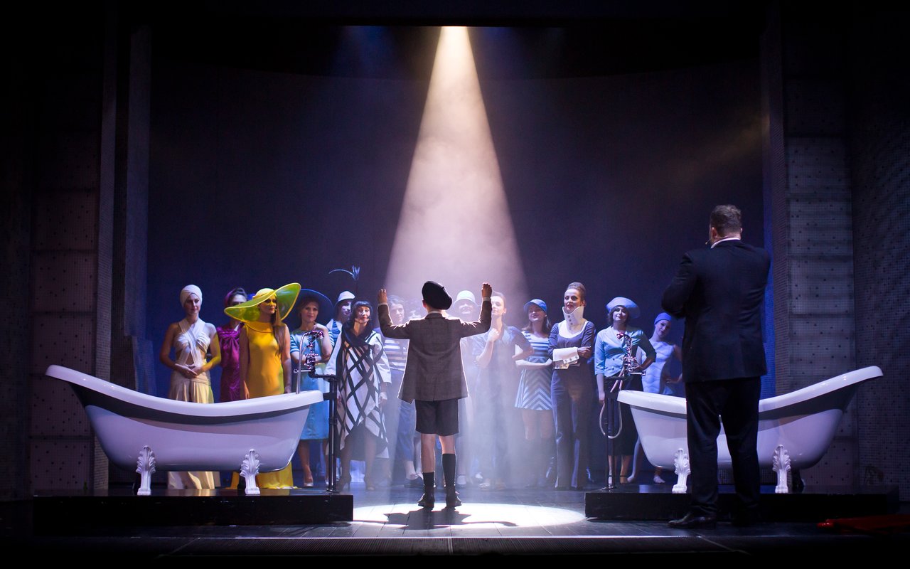 NINE - Musical Theatre in Poznań / Realisations Deko-Bau