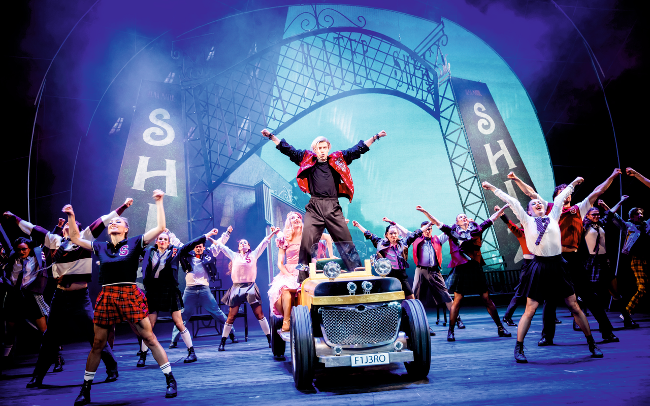 Wicked - ROMA Musical Theatre / Theatre decorations and opera set ...